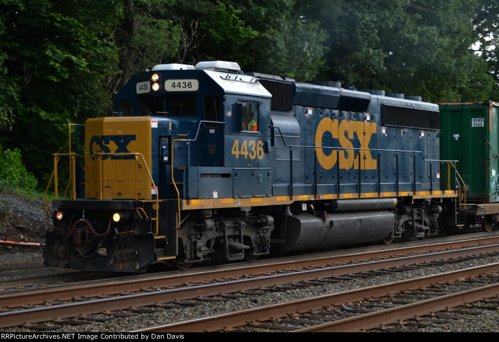CSX GP40-2 4436 leads Q706-11